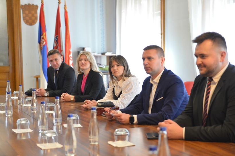 Notra - Tko zna, zna! - Mladež HDZ BiH ŽSB u posjeti Demokratskom ...